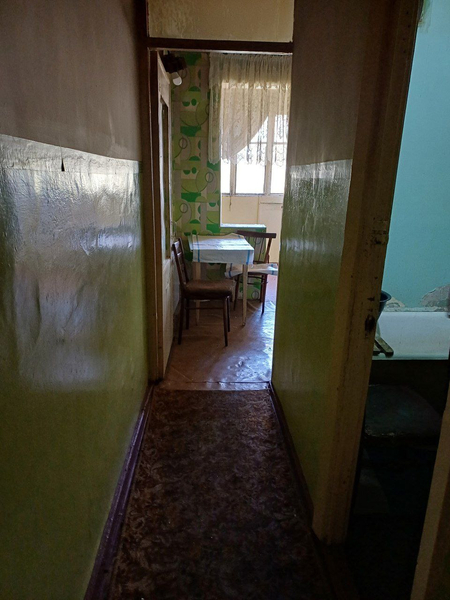 Продаётся Чирчик 2ком 4мик 3этаж