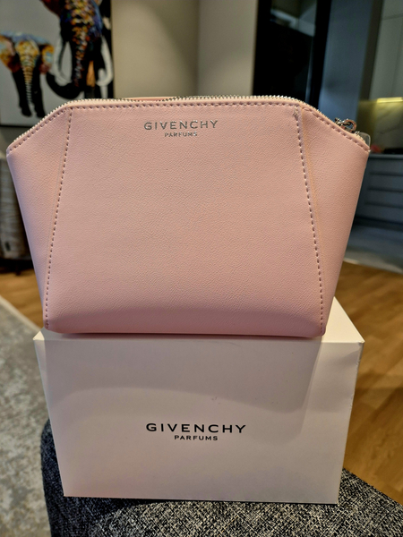 Косметичка от Givenchy новая оригинал