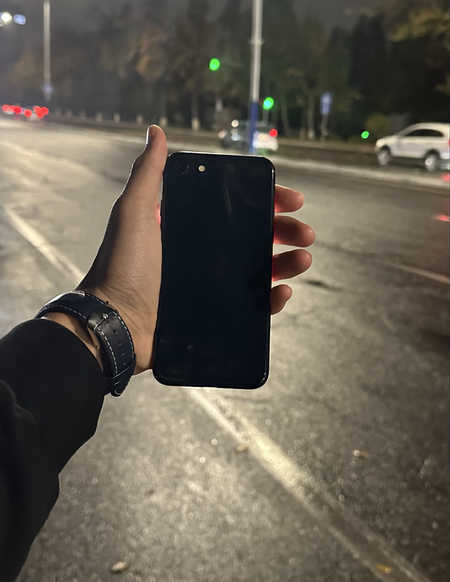 Iphone SE 2022 sotiladi xolat zor ayb yo ochilmagan bez karopka Akk 89