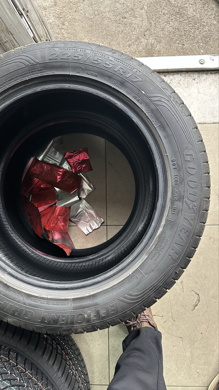 Продам Шины Goodyear Efficient Grip Perfomance