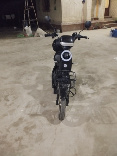 Skuter 50tezligi elektr zaryadi 1hataga yetadi