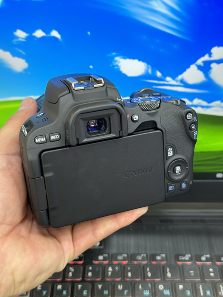 Canon EOS 200D 18-55mm STM