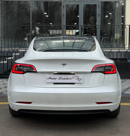 продаётся новый Tesla Model 3