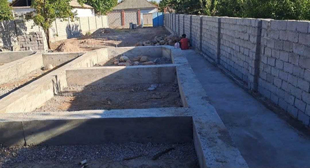 Чирчик азадбашда 5.6 сотка атрофи полный уралган, фундамент лойиха бор