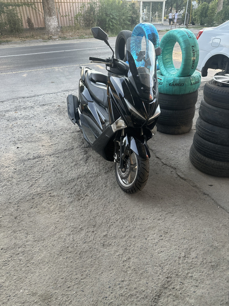 Skuter N-Max srochna