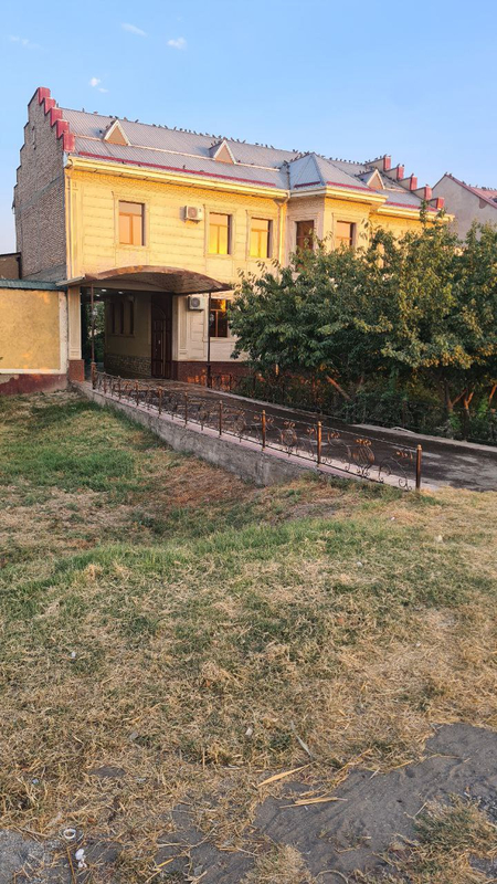 Уй сотилади. Срочна