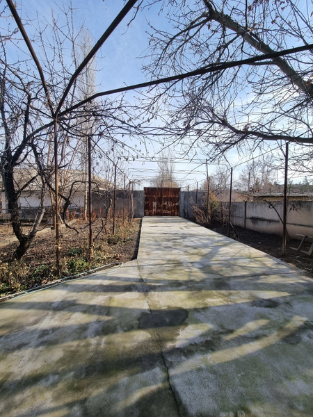 Срочно продам дом Янгибазар центре 14 соток