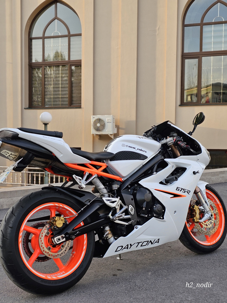 Сотилади Trumph Daytona 675R