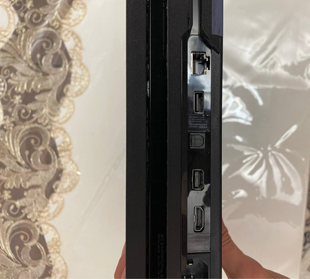 Срочно Продаёться Play Station 4 Pro 4К, 2 новых джостика, идеал