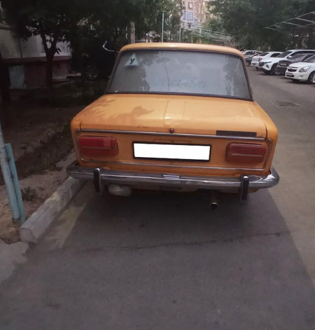 Vaz 2103 sotiladi.