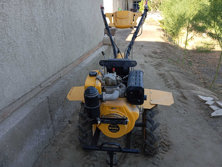 Sotiladi mini traktor kelishamiz
