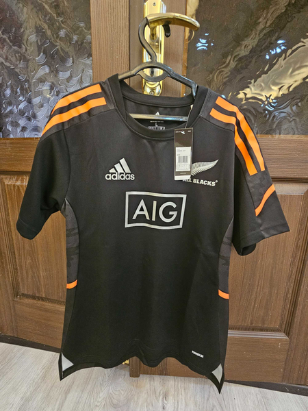Adidas Futbolka Sotiladi