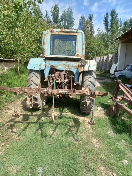 Belarus MTZ 80 traktori sotiladi