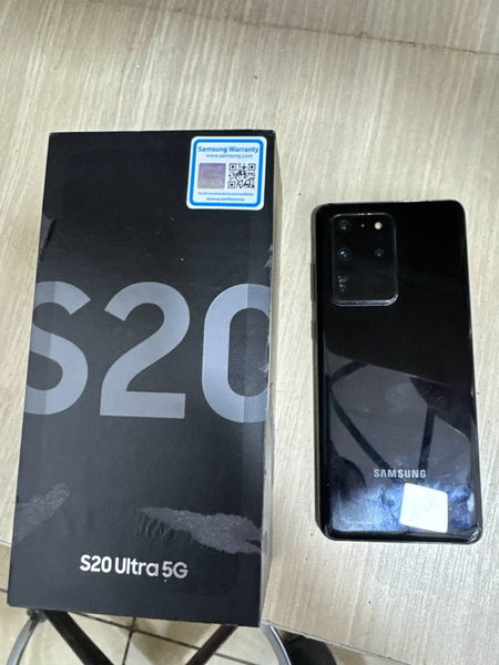Samsung S 20 ultra 5G.   Vetnam 2 sim 5 ta esim kartalik sotiladi.