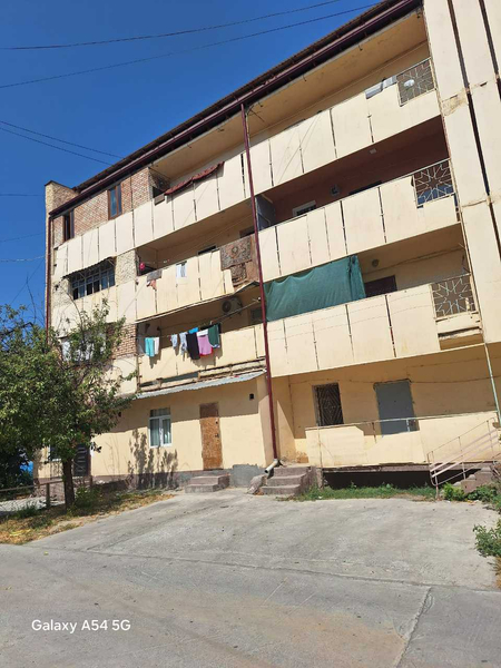 Срочно продается квартира Галерейного типа 1/3/4 Тансикбаев 42 м2  бул