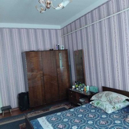 Продается трех комнатная квартира
