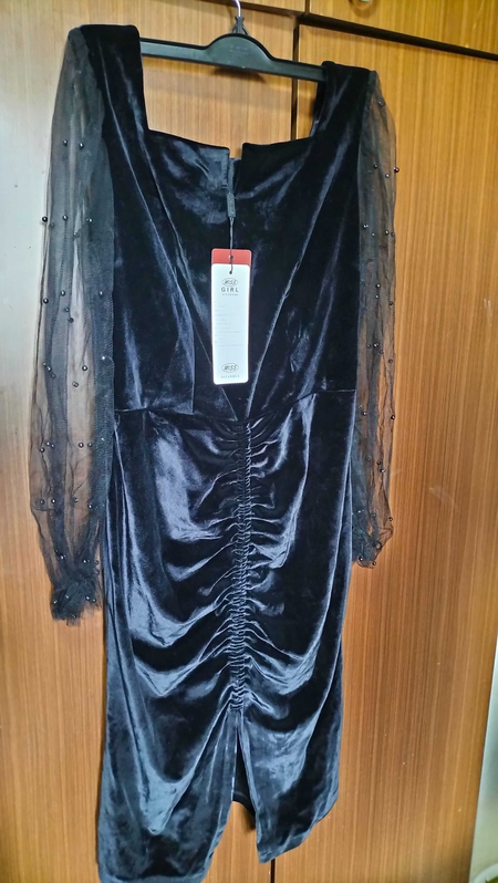 Продам новые платья.