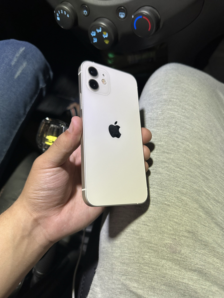 iPhone 12 с гарантией