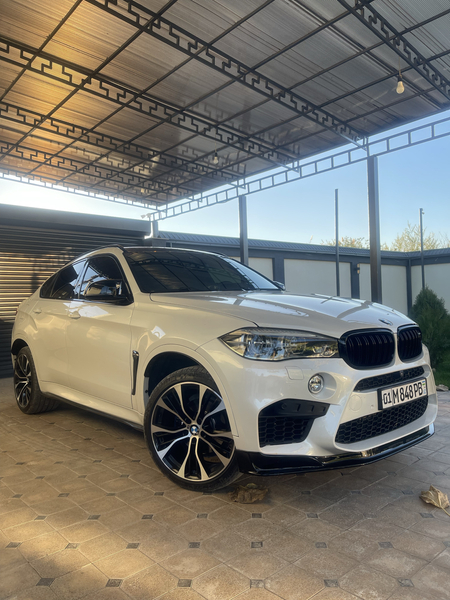 Продается bmw x6 2017 года с маленьким пробегом состояние идеальное.