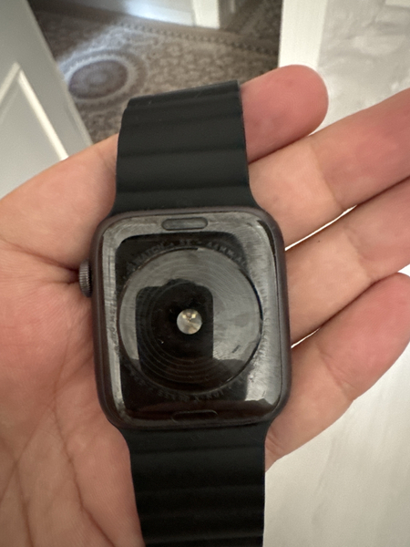 Продам iwatch se 1 поколения