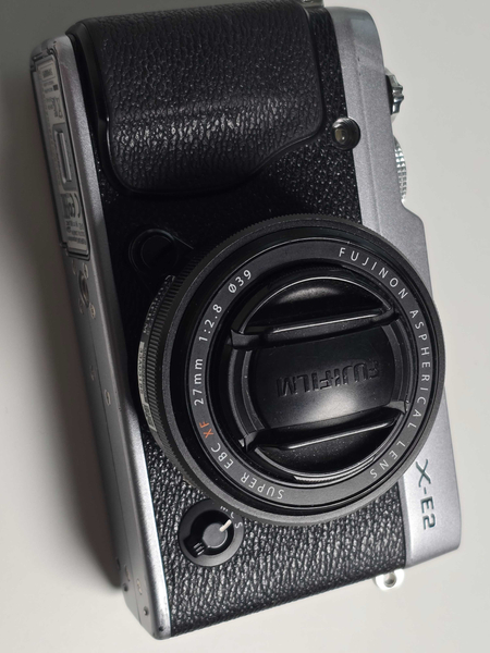 Беззеркальная камера Fuji X-E2 c объективом 27мм