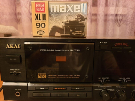 Двухкассетная дека AKAI