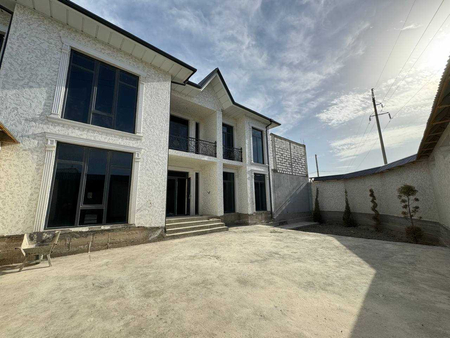 2 qavatli 5 xonali hovli sotiladi.