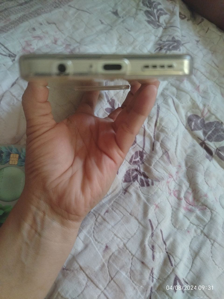 Infinix 40 telifoni xotirasi8 256 gb ishlashi yaxshi yangi olingan