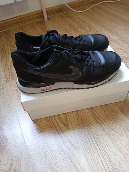 Мужские кроссовки от фирмы NIKE