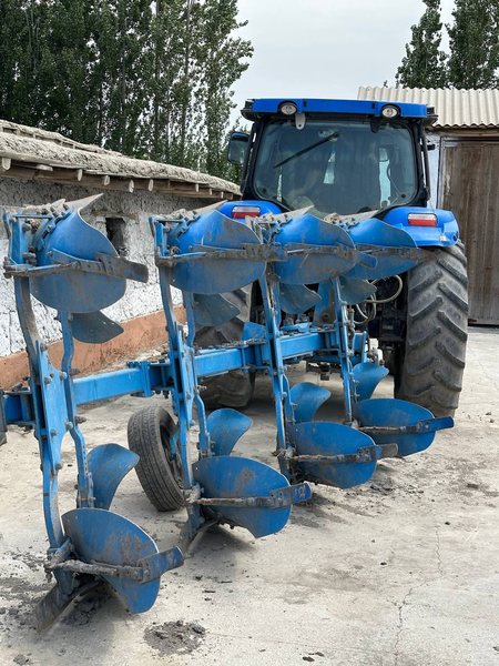 Traktor New Holland 60-70