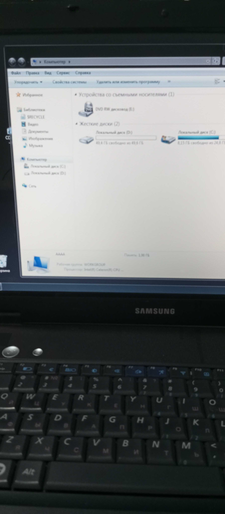 Продается ноутбук самсунг.работает нормально