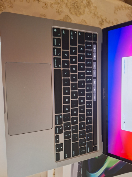 MacBook Pro Sotiladi