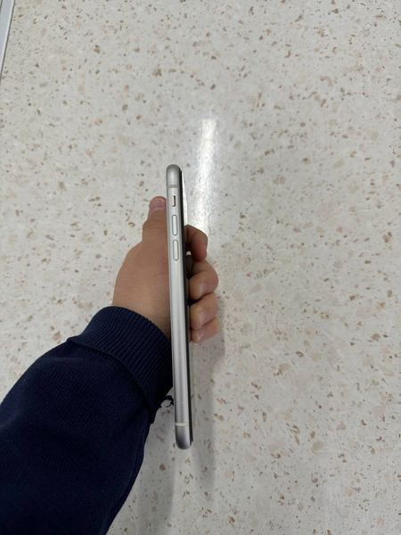 Iphone 11. Tel ideal qirilgan sarapinalari yoq.