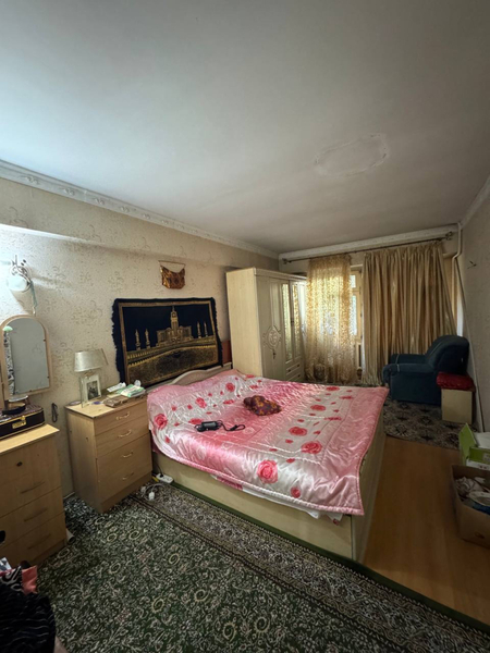 Продам квартиру  Ц-4 Алайский рынок 3/2/9 73м2