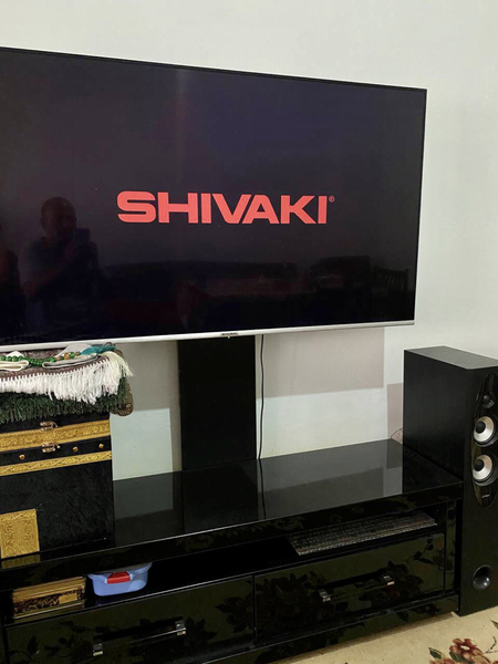 Продам смарт телевизор shivaki 55 и подставка