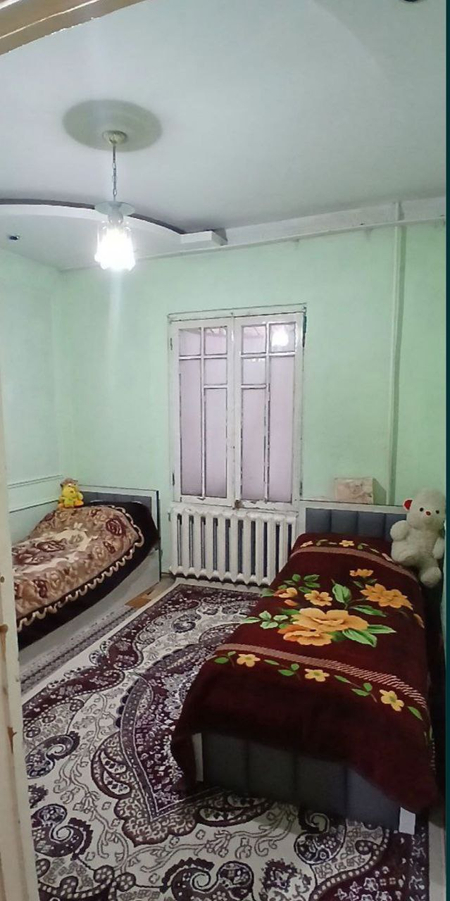 Продаётся 3 комнатная квартира на 1 этаже в 5 этажном доме на Карасу 6