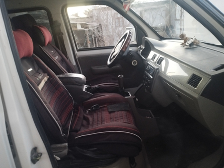 Moshina lifan kraska radnoy 1500 kg oladi 4 odam ketadi gaz binzi