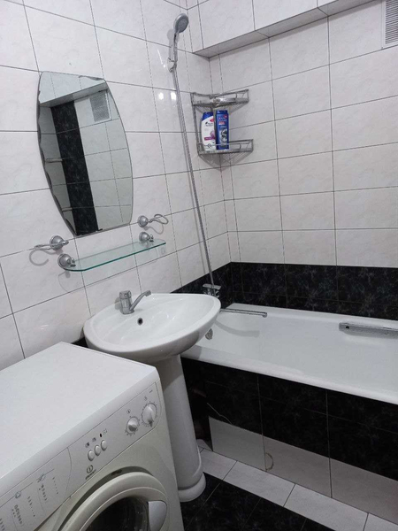 (К125036) Продается 4-х комнатная квартира в Мирабадском районе.