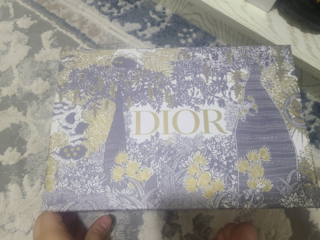 Oyok kiyim krasofka Dior ariginali