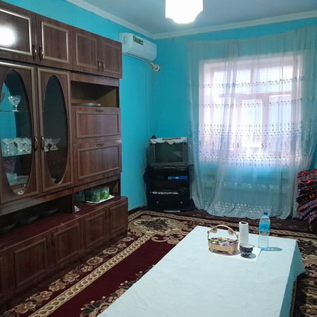 Urganch shahrida 3 xonali uy, balqoni bilan sotiladi
