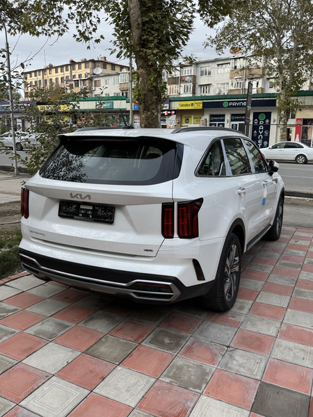 Kia Sorento yili 2023 rangi Oq