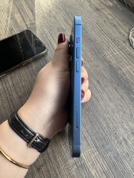 Продаётся iPhone 13, 128 GB, blue