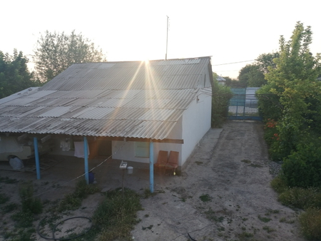 Srochna Uy sotiladi 8 sotik 6 hona bita karidor
2 ta spalni 1 ta zal 1