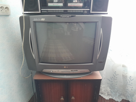 Телевизор LG  продаётся