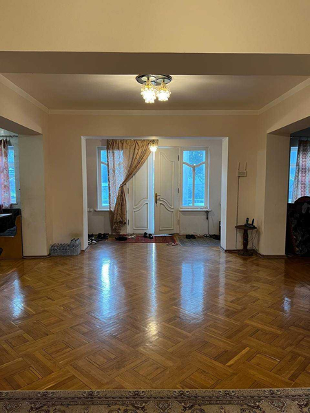 Продается просторный дом для бизнеса .1 линия вдоль дороги