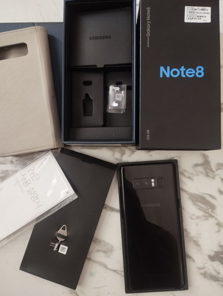 Samsung note 8.  6/256