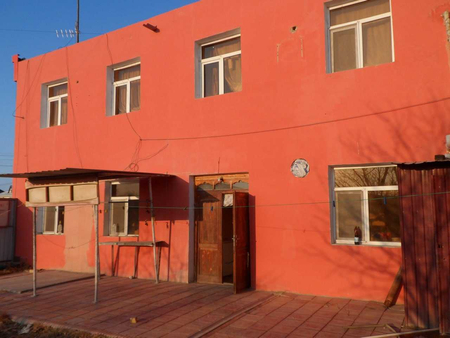 Tuproqqal`a tumanida mexmonxona bolib tolash sharti asosida sotilmoqda