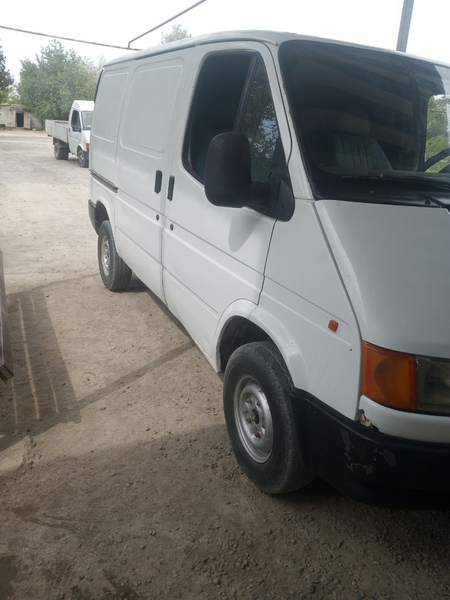 Ford sotiladi yil 93