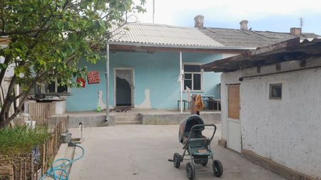 Krasnagorskiyda 5 xonali uy sotiladi. 2 sotix. Hamma sharoti bor.