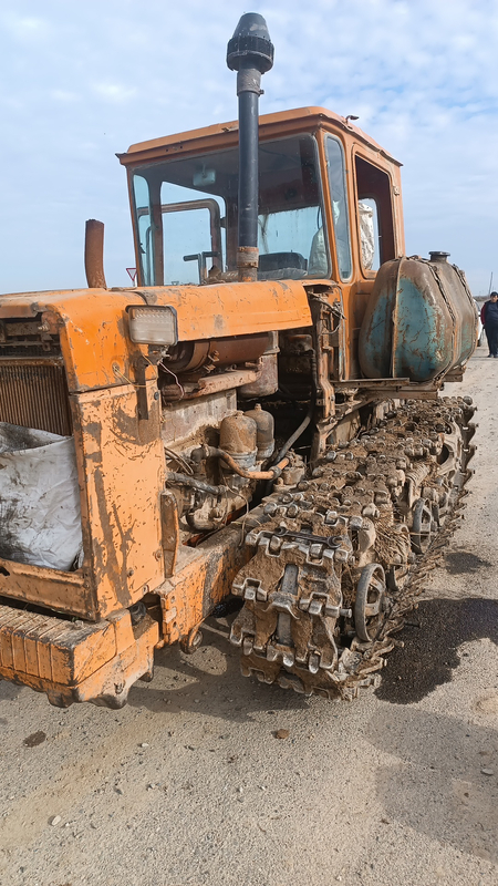 Dt 75 traktor sotiladi